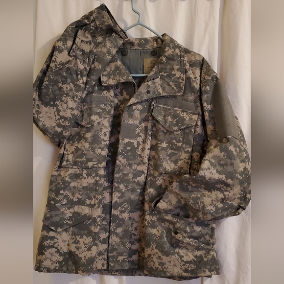 U.S. Army | Jackets & Coats | New Military Issued Us Army Acu Coat Cold ...